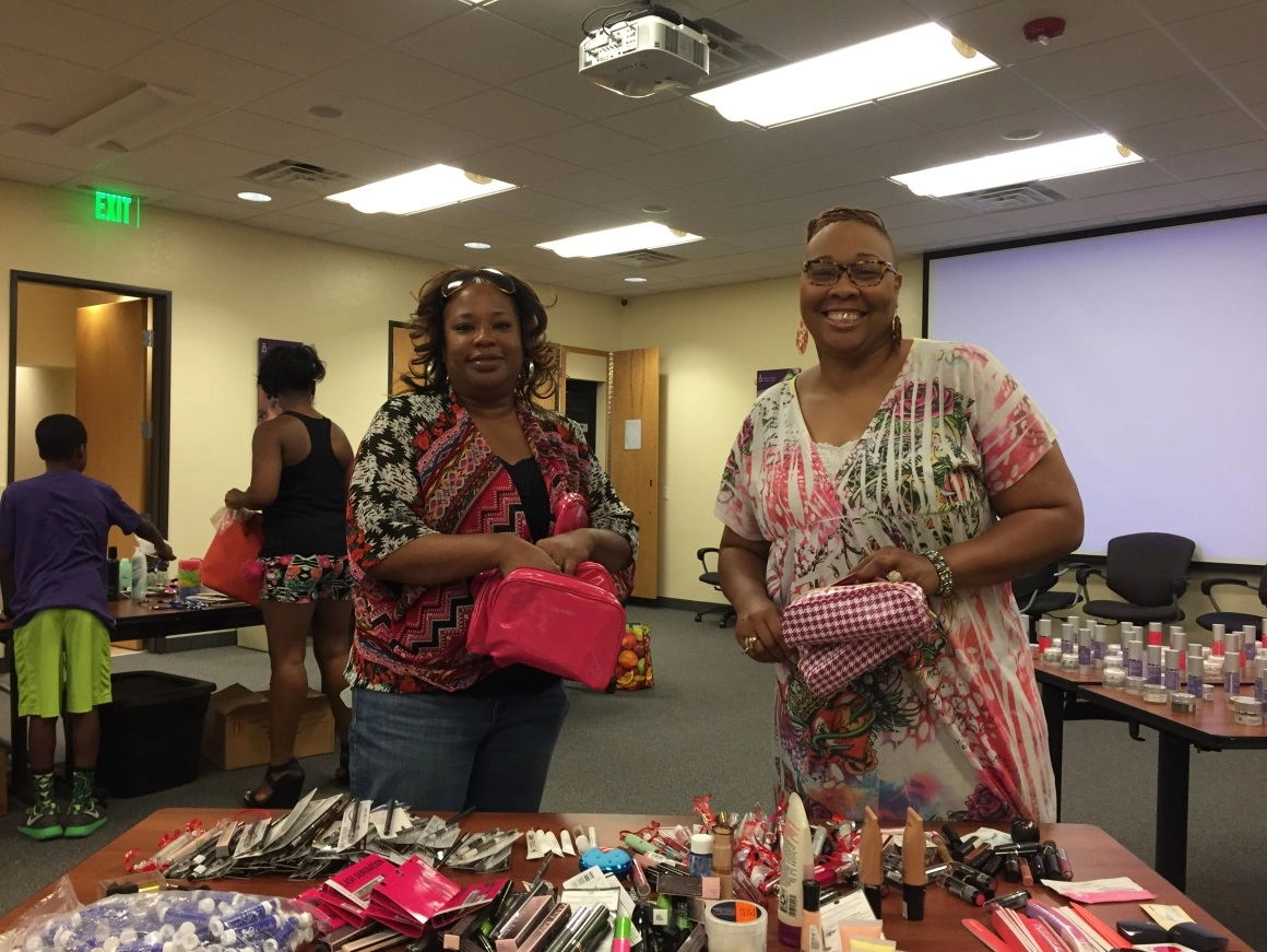 Purse Drive Helps Local Moms